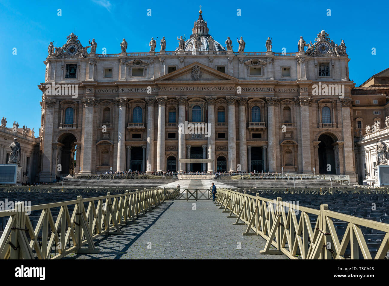 Main facade and dome of st peters basilica hi-res stock photography and ...
