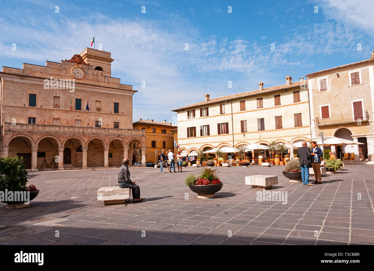 Montefalco village italy restaurant hi-res stock photography and images ...