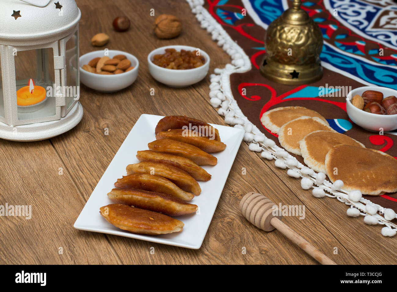 Middle eastern sweets hi-res stock photography and images - Alamy