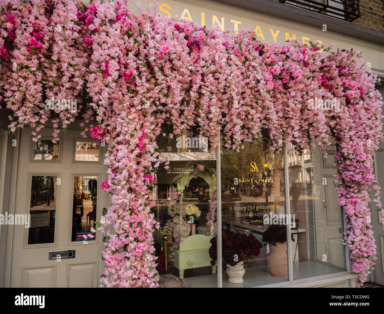 Village tea shop hi-res stock photography and images - Alamy