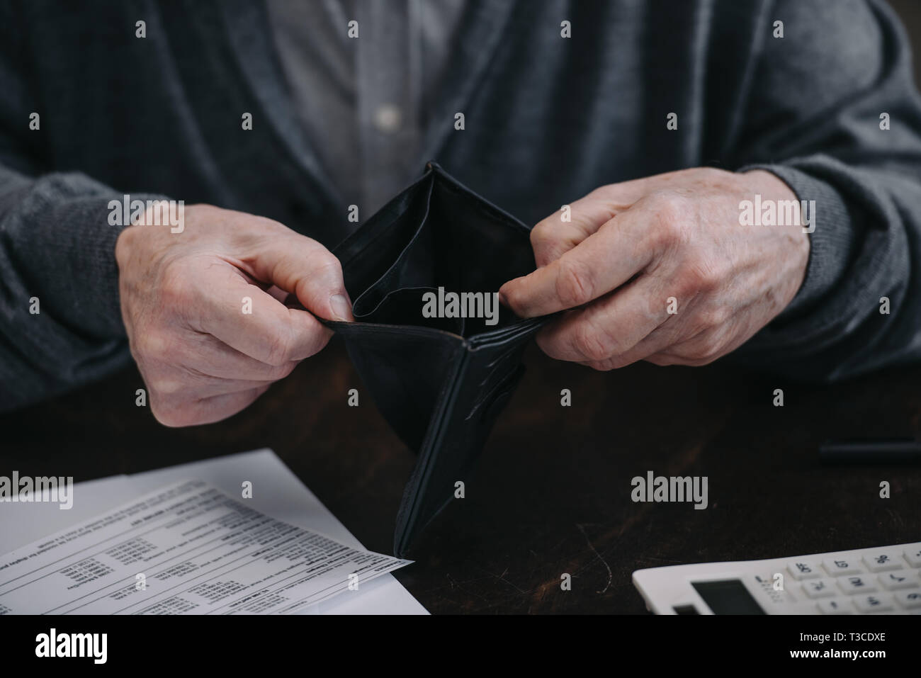 Elderly poor empty wallet hi-res stock photography and images - Alamy