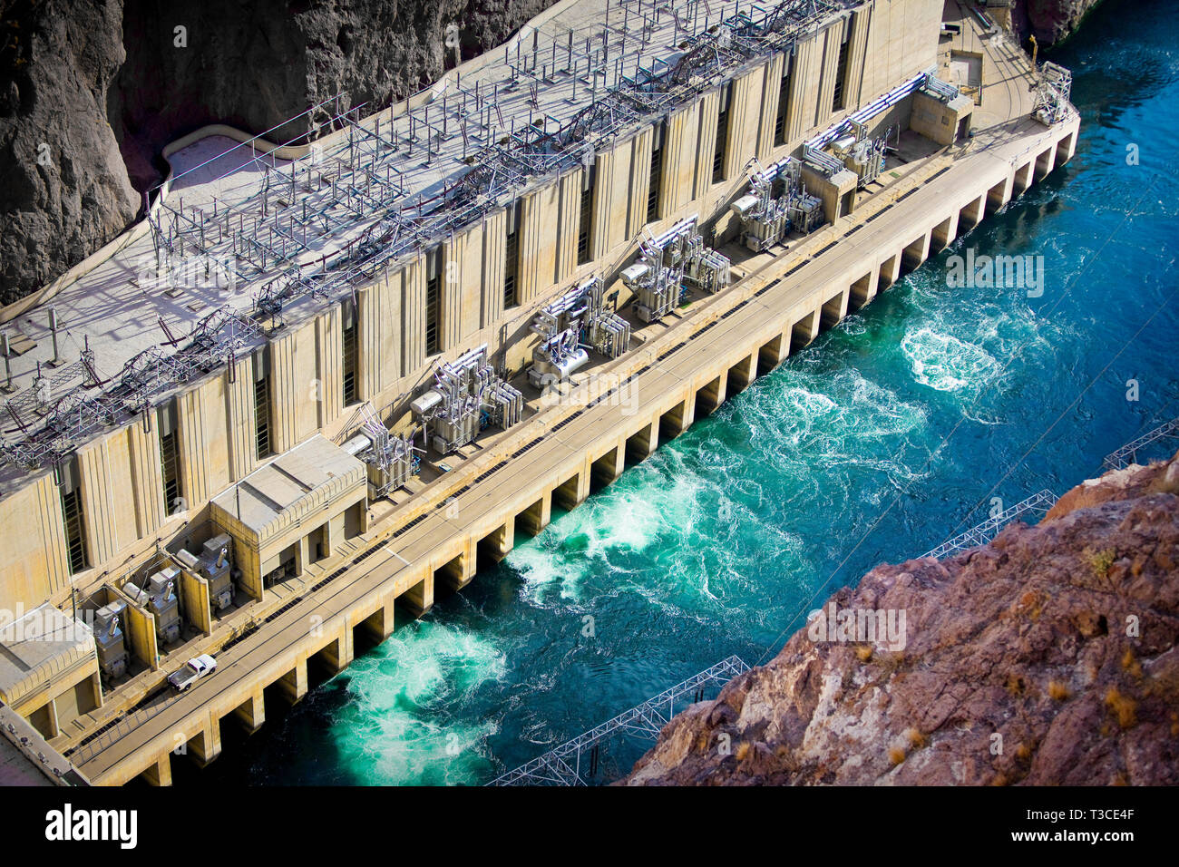 Large hydroelectric power plant at the edge of a river Stock Photo - Alamy