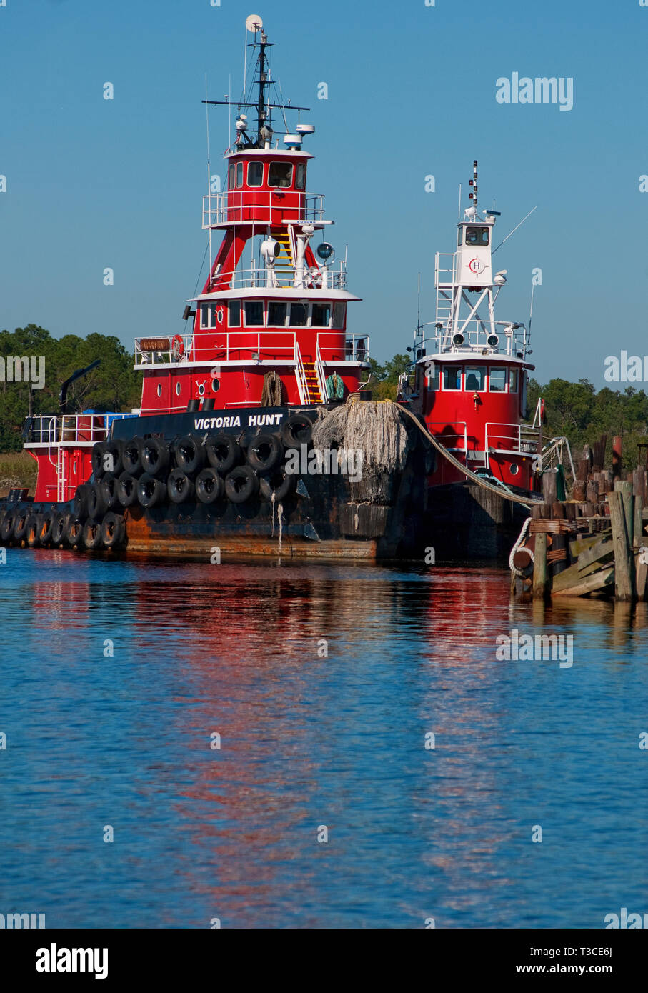 Tug boats hi-res stock photography and images - Alamy