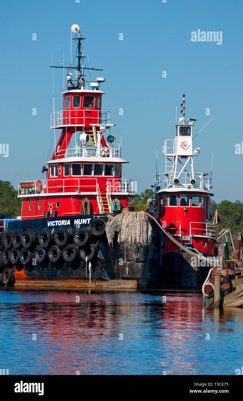 Tug boats hi-res stock photography and images - Alamy