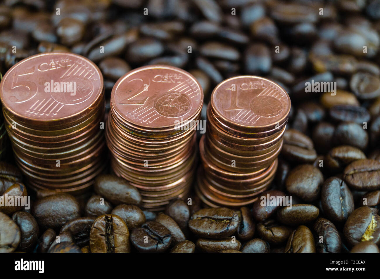 Paying restaurant bill dollars hi-res stock photography and images - Alamy