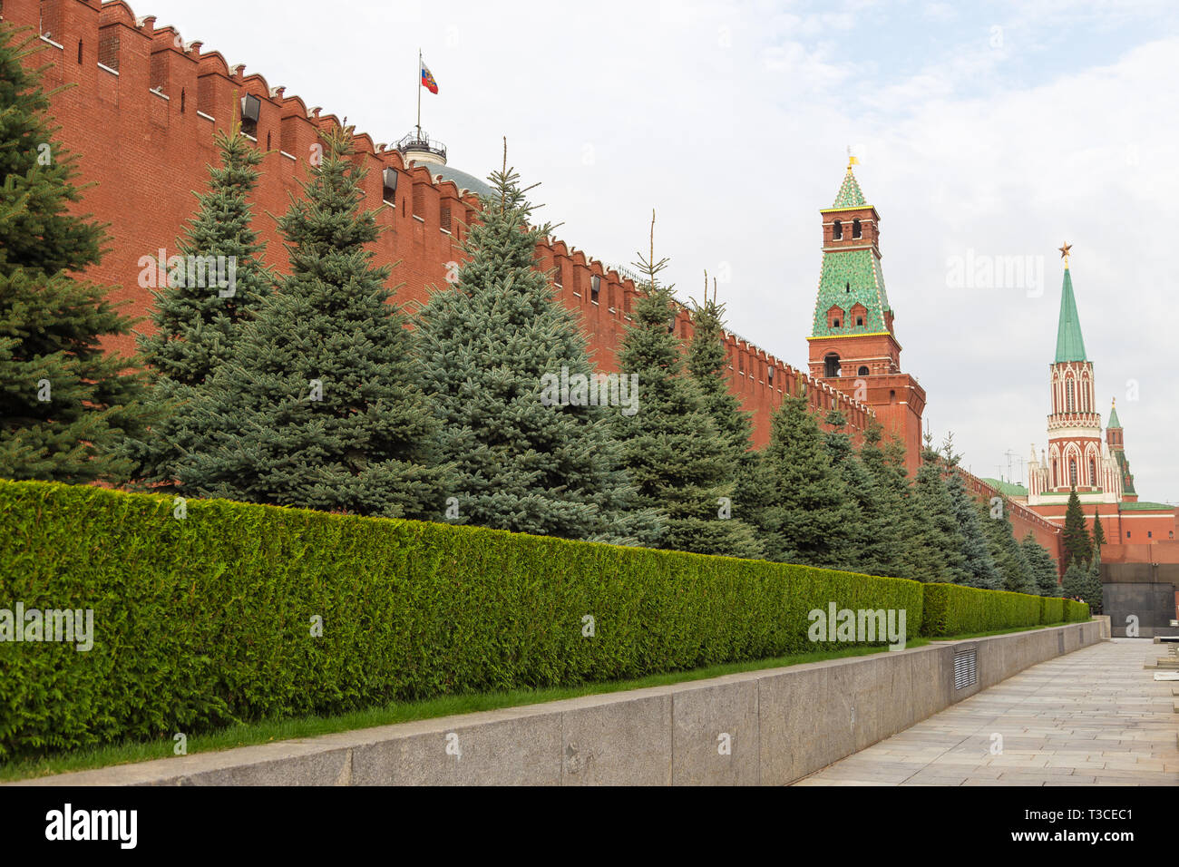 Kremlin wall necropolis hi-res stock photography and images - Alamy
