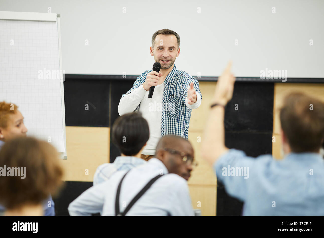 Audience asking question forum hi-res stock photography and images - Alamy