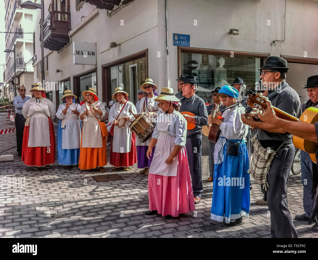 Choristers hi-res stock photography and images - Alamy