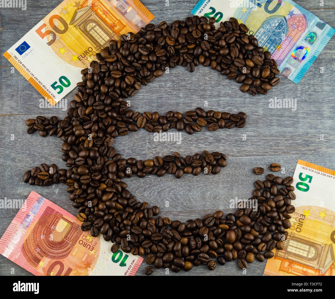 Paying restaurant bill dollars hi-res stock photography and images - Alamy