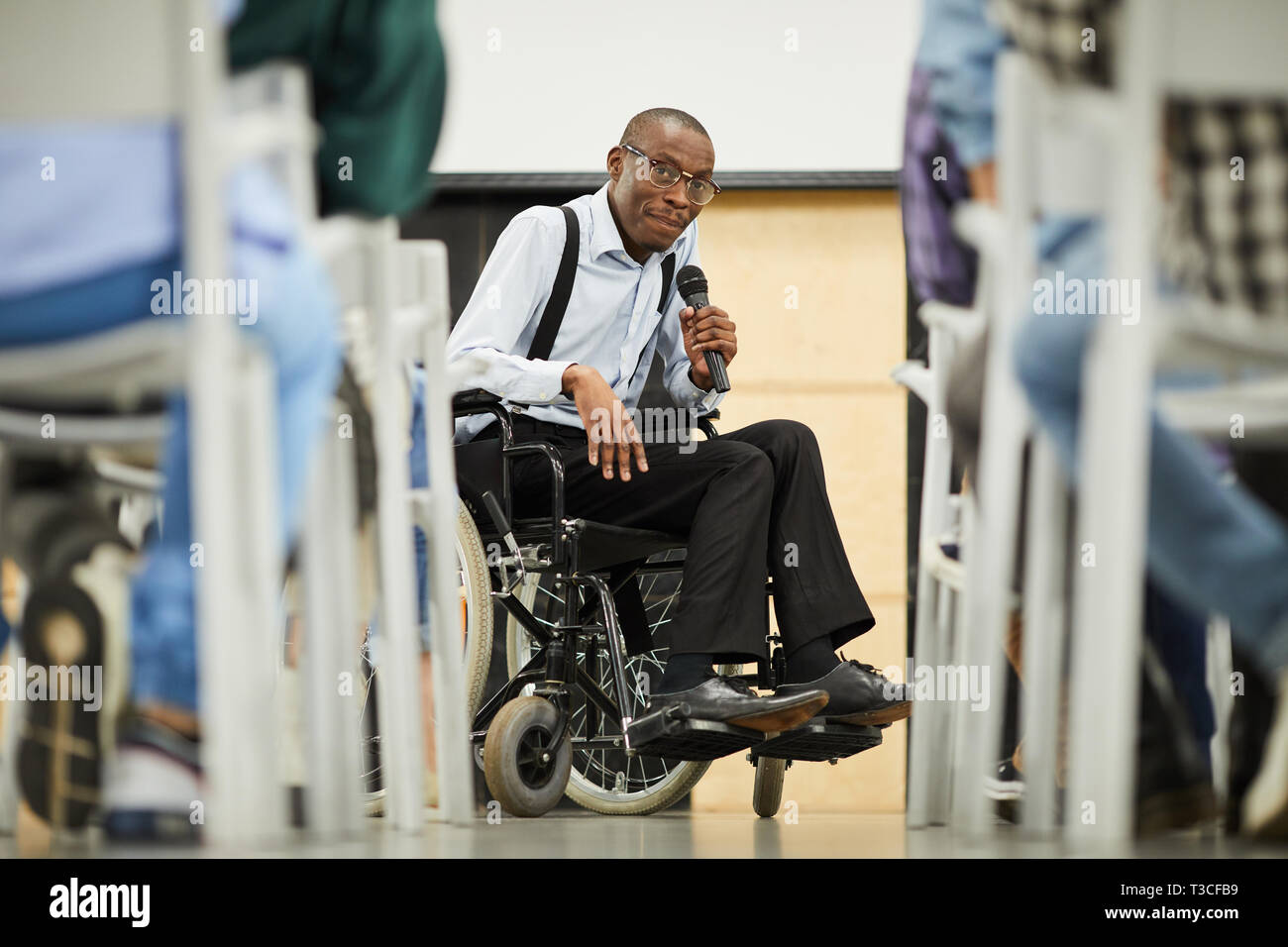 Disabled scientist hi-res stock photography and images - Alamy