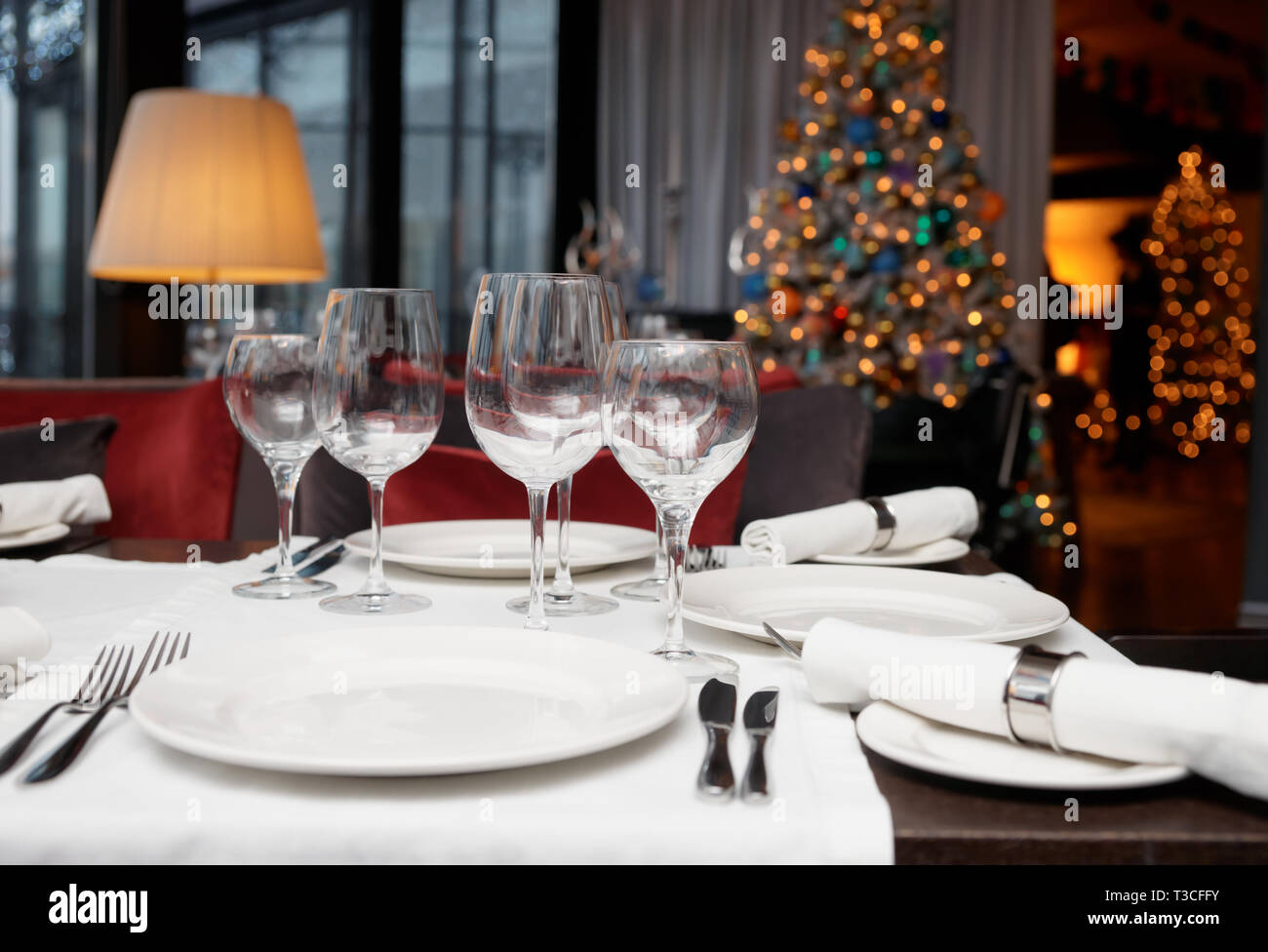 Dinner party place setting hi-res stock photography and images - Alamy