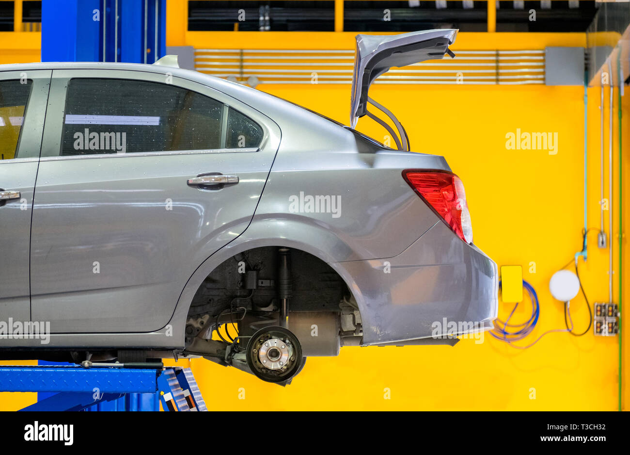 Rear wheel lift hi-res stock photography and images - Alamy