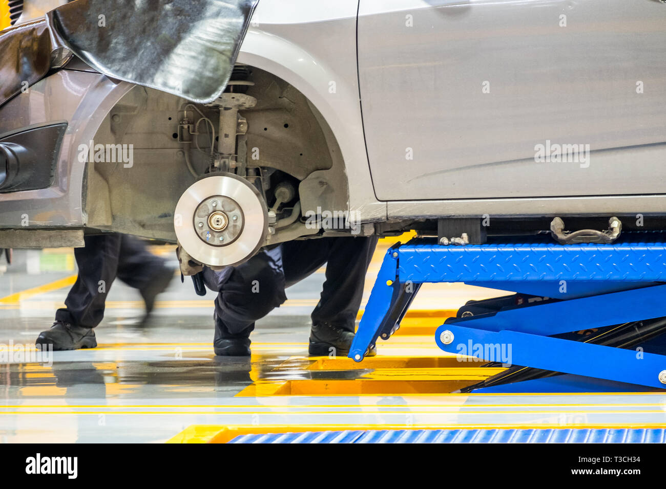Car hub front lifting scissors blue in garage Stock Photo - Alamy