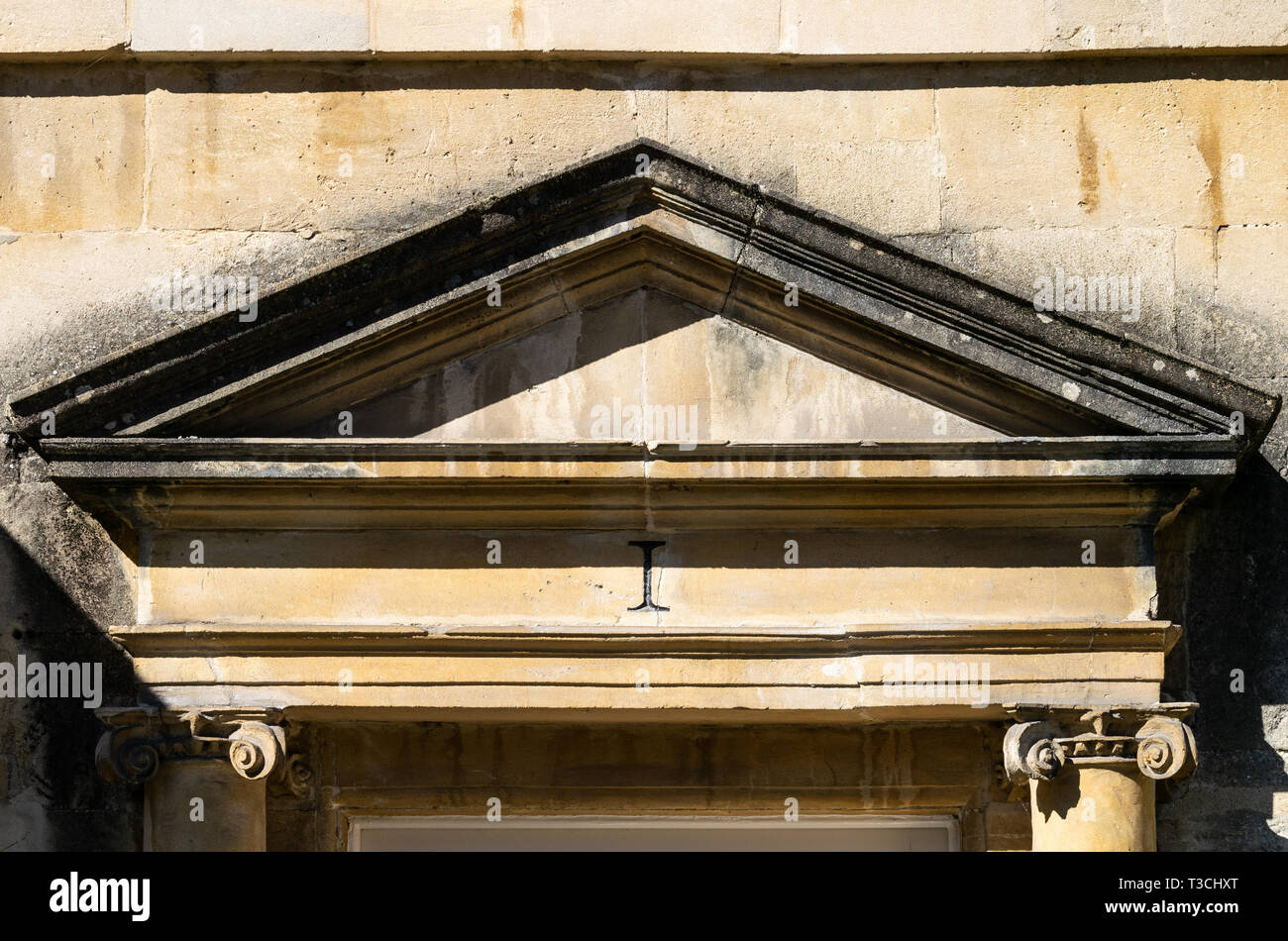 Ionic pediment hi-res stock photography and images - Alamy