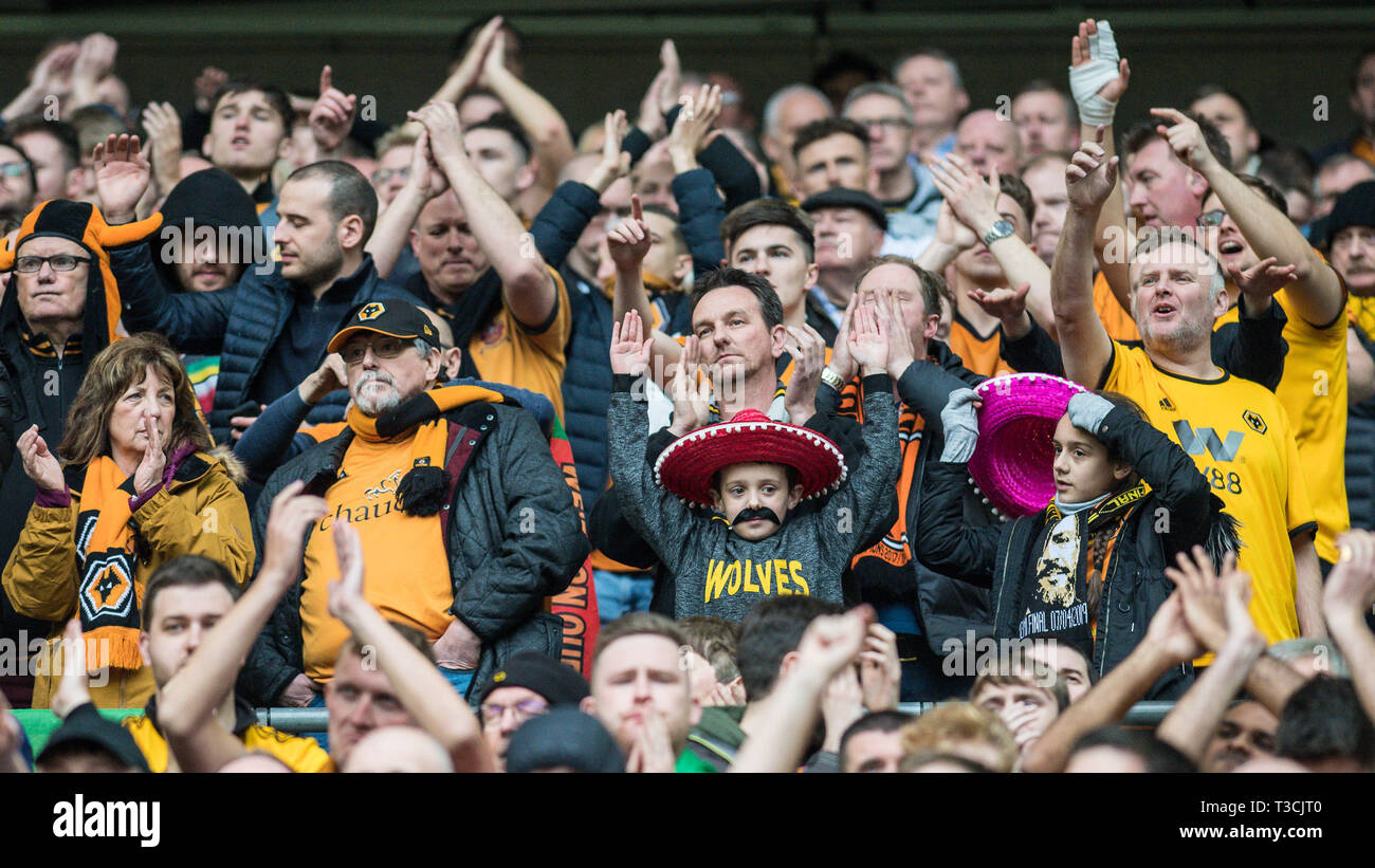 Wolverhampton wanderers fans hi-res stock photography and images - Alamy