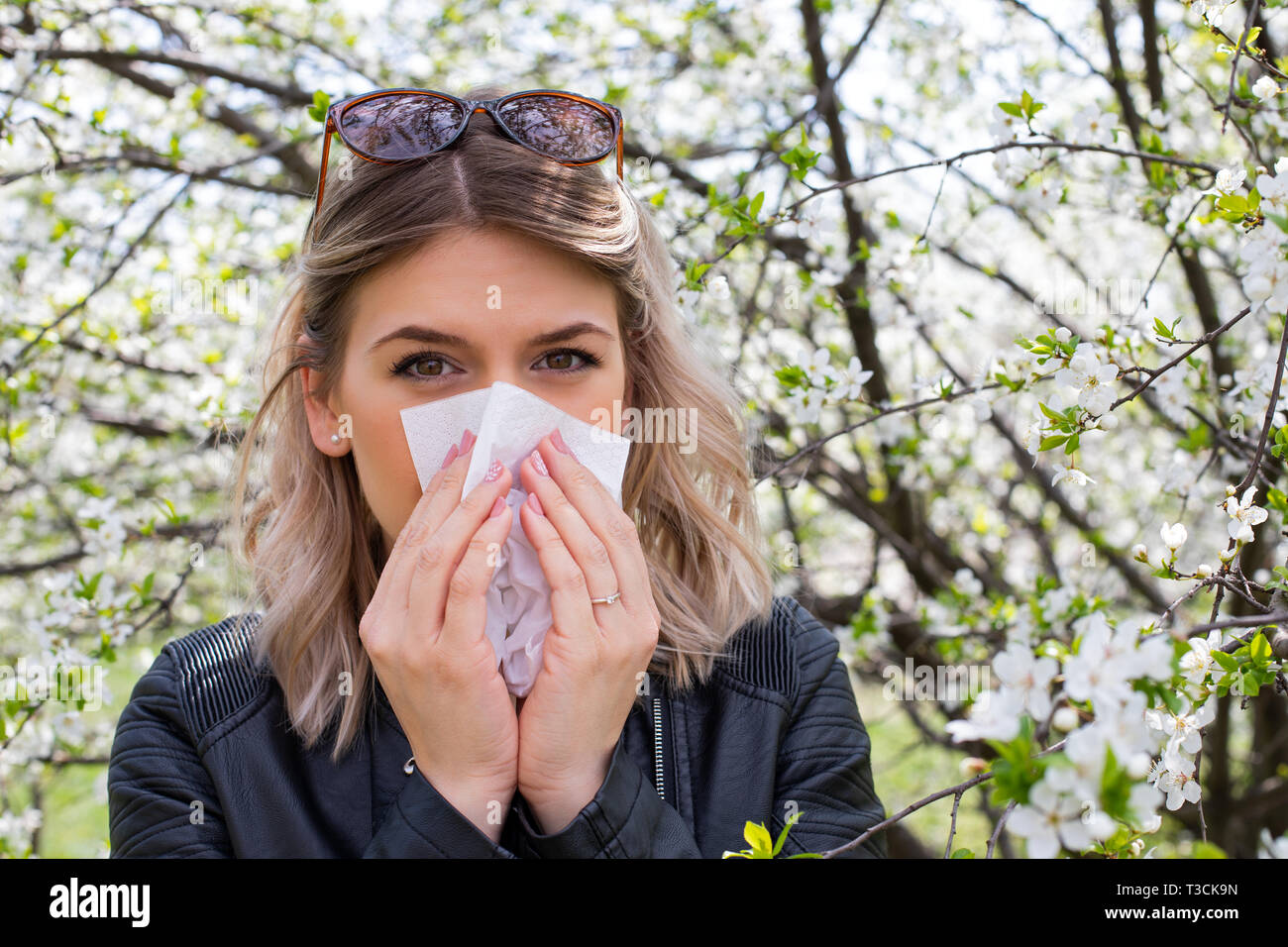 Woman inhaler garden hi-res stock photography and images - Alamy