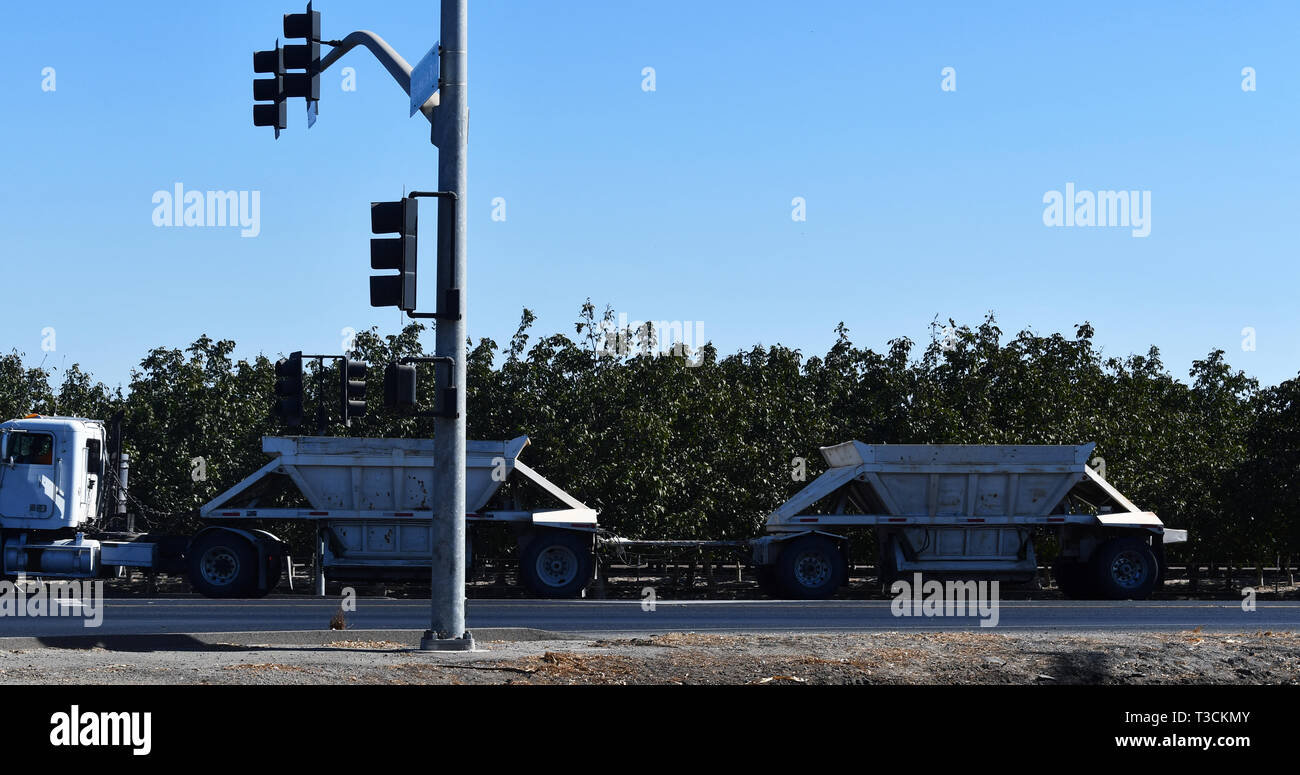 Dirt truck getting ready to dump dirt Stock Photo - Alamy
