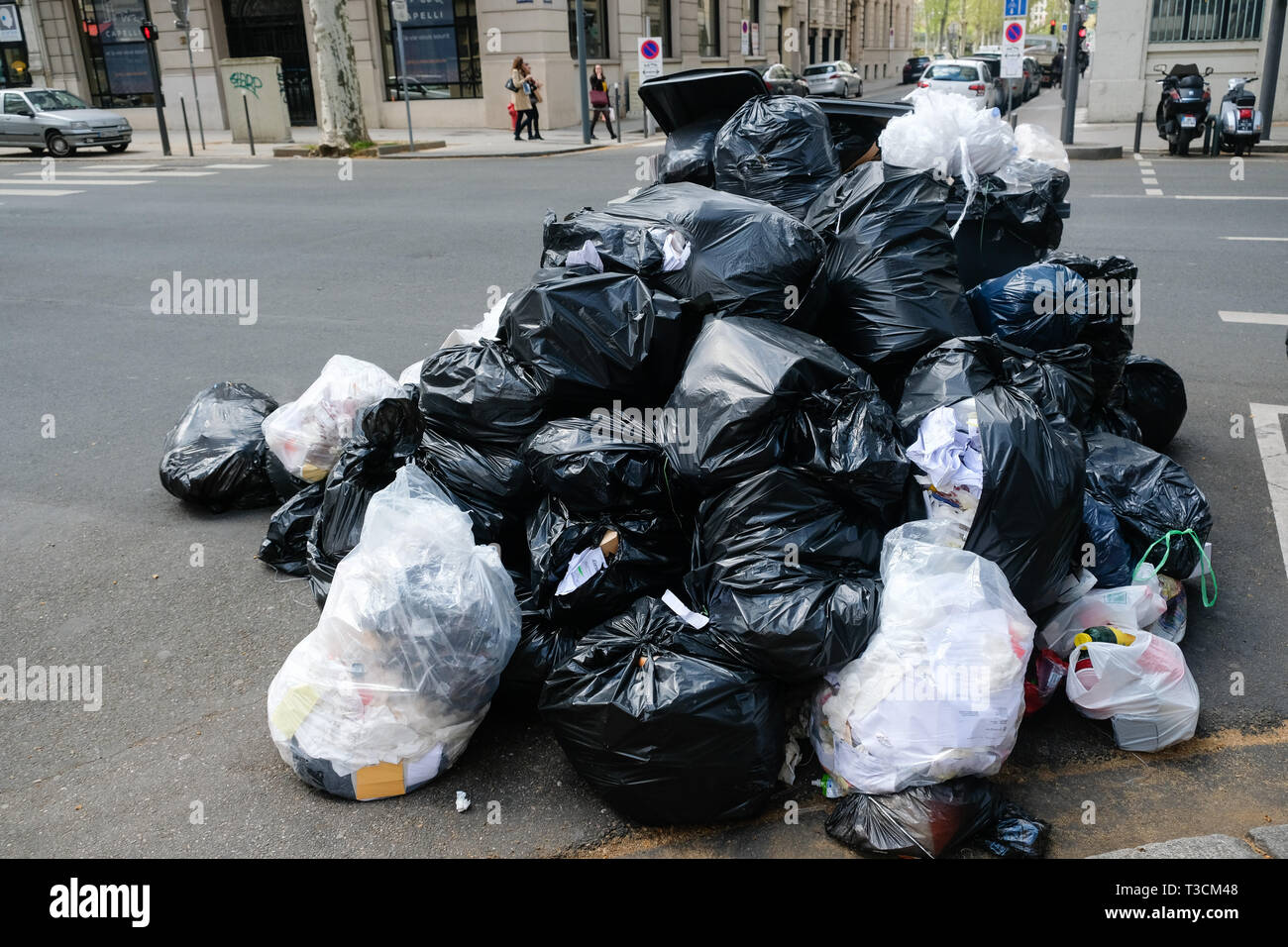 Full bins on the sidewalks of the city of Lyon during the garbage ...