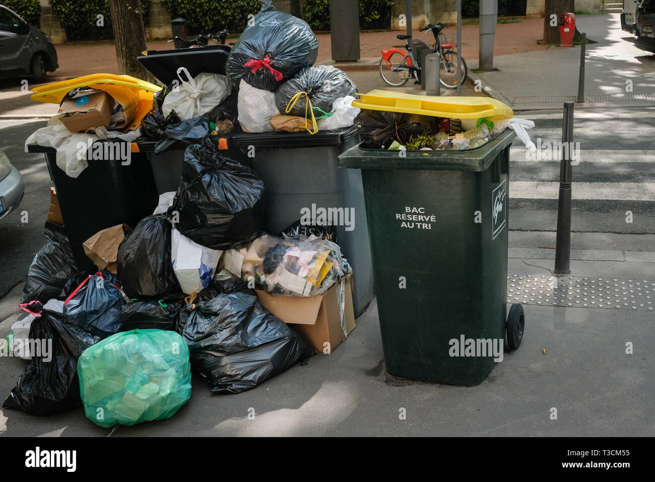 Full bins on the sidewalks of the city of Lyon during the garbage ...