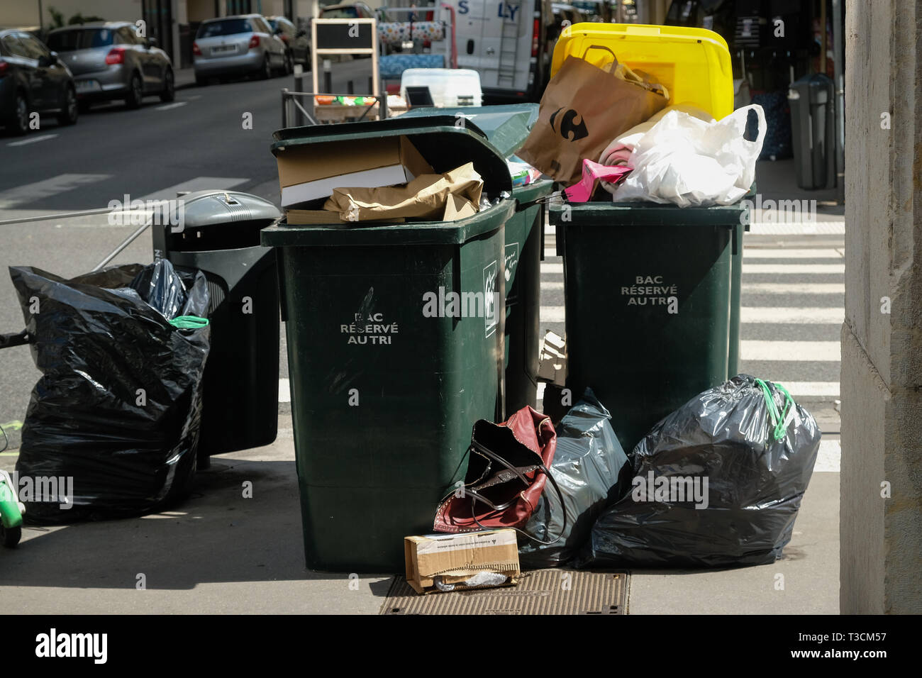 Full bins on the sidewalks of the city of Lyon during the garbage ...