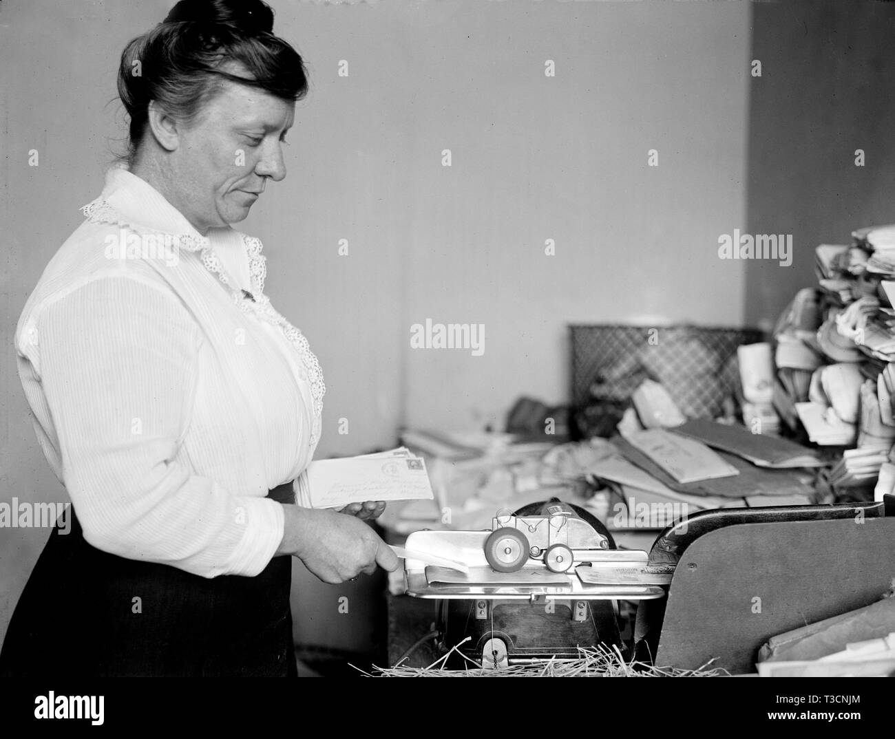 Machine sealing Black and White Stock Photos & Images - Alamy