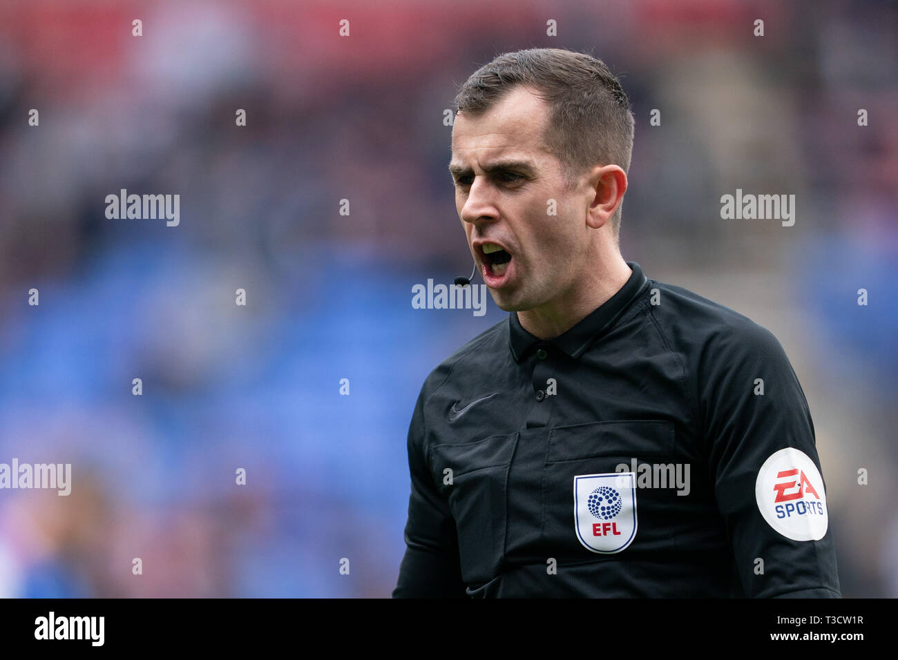 Football referee peter bankes hi-res stock photography and images - Alamy
