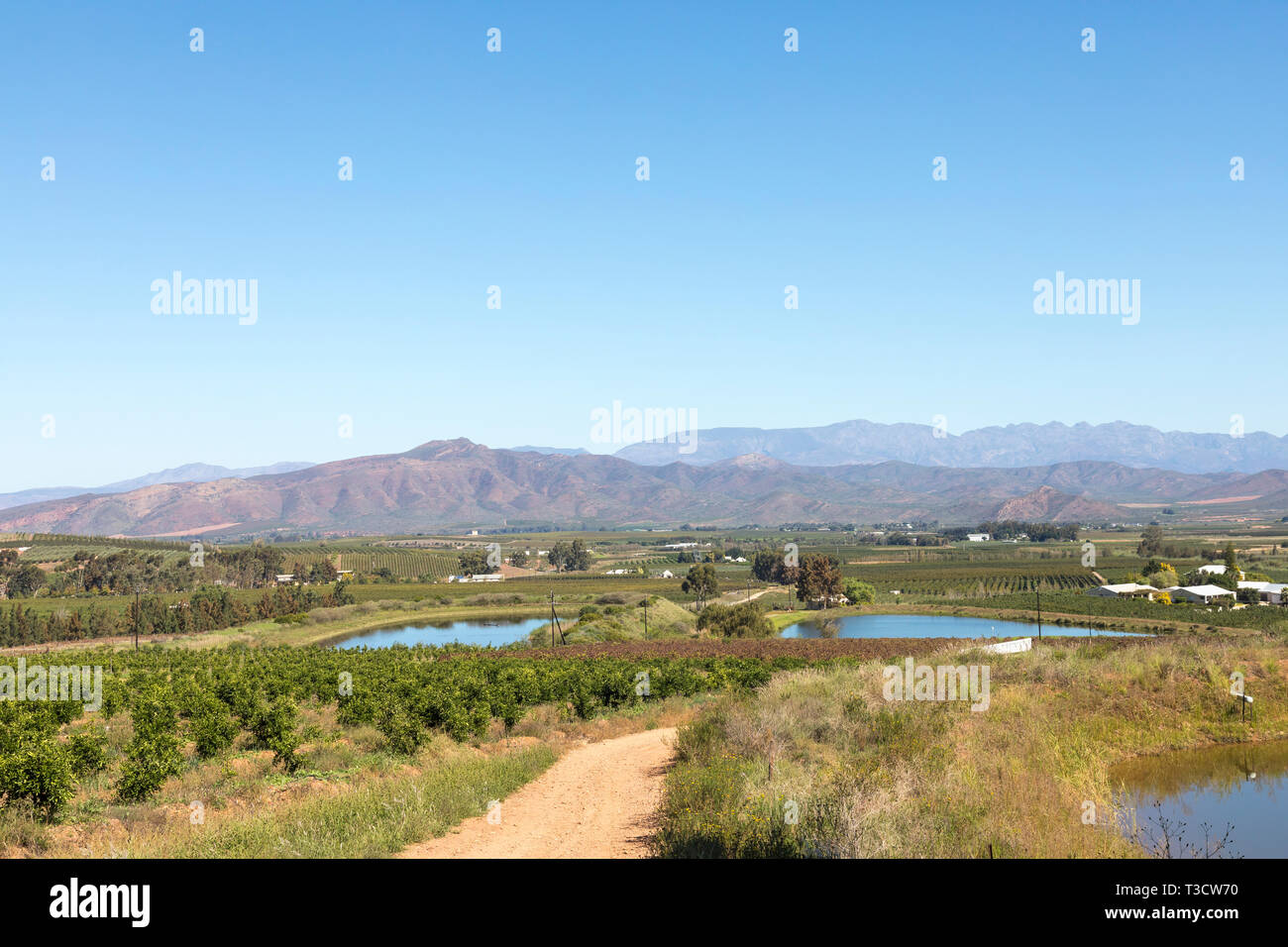Overview of Robertson Wine Valley, Route 62, Western Cape Winelands ...