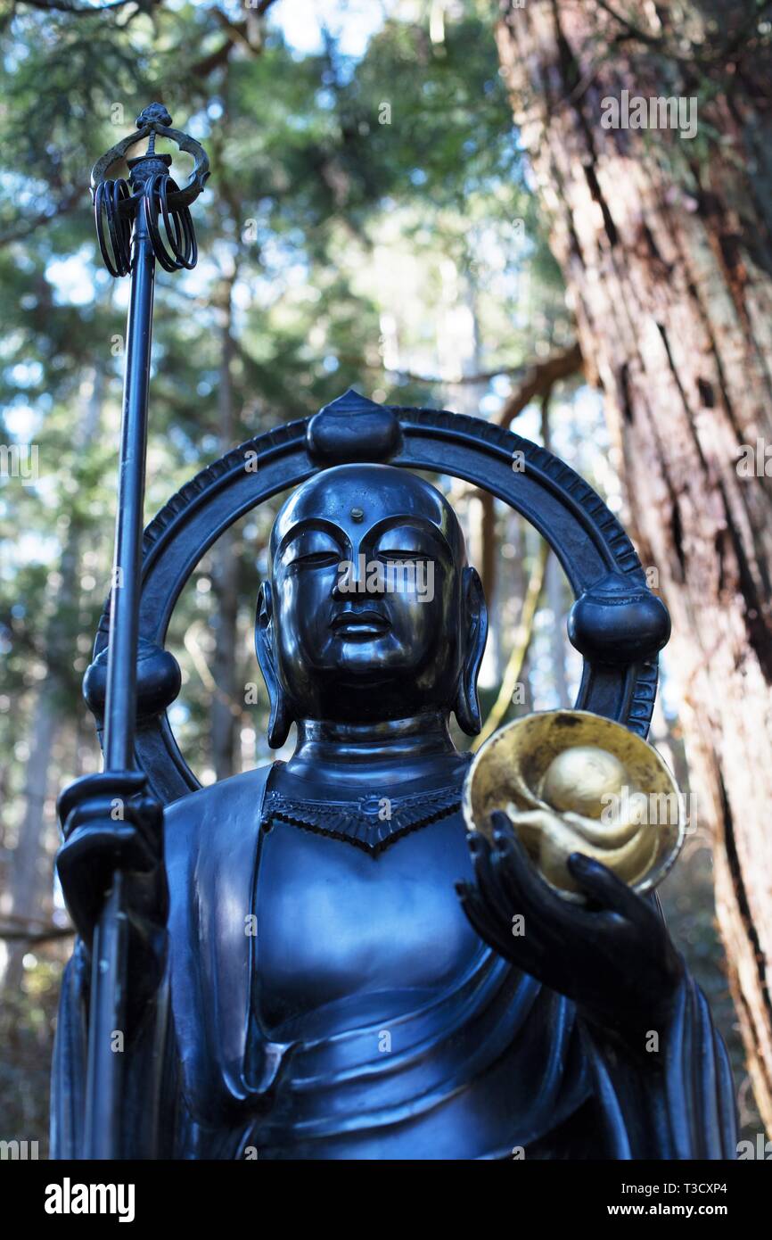 Black statue hi-res stock photography and images - Alamy