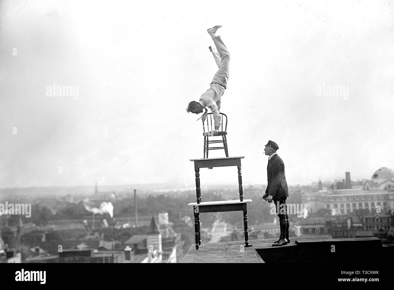 Acrobatics acrobats Black and White Stock Photos & Images - Alamy