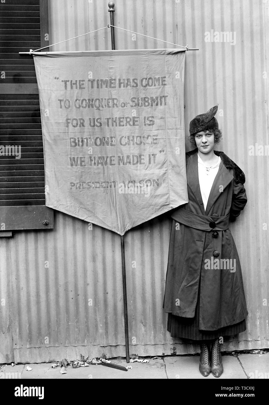 Woman Suffrage Banners - Suffragette Pauline Floyd ca. 1917 Stock Photo ...
