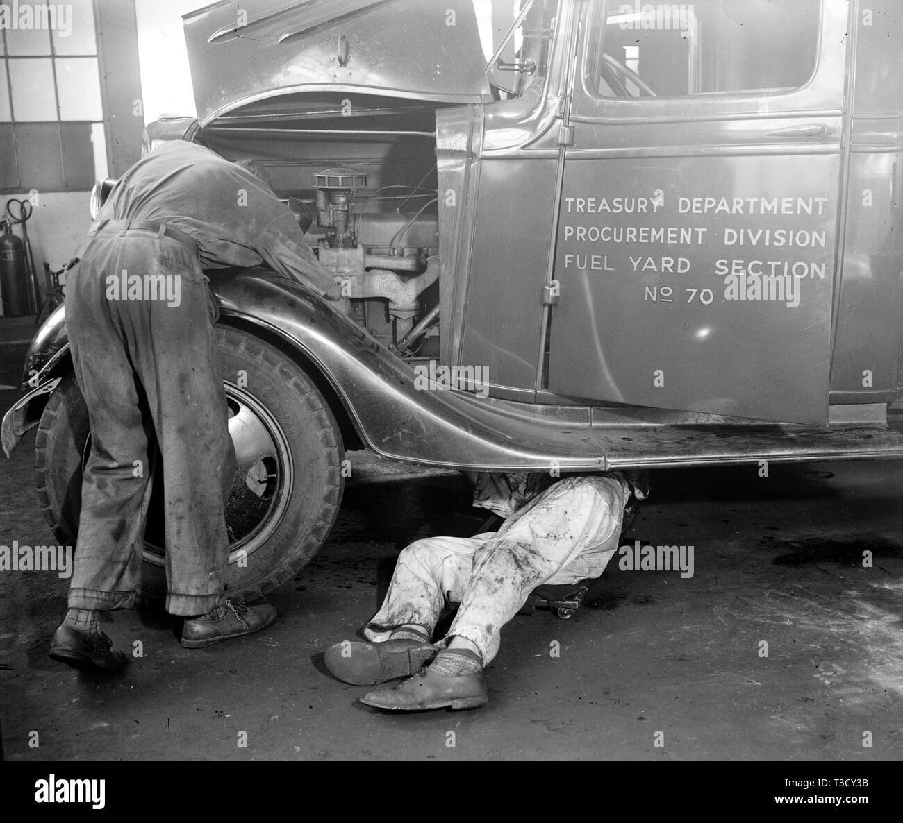 1930s mechanics hi-res stock photography and images - Alamy