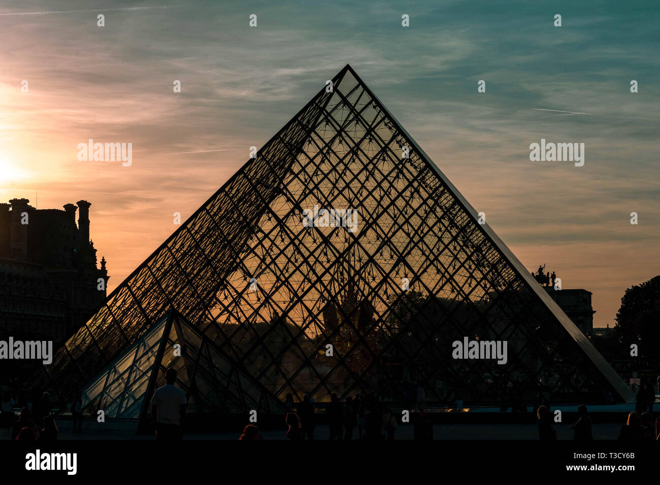 Louvre facade old hi-res stock photography and images - Alamy