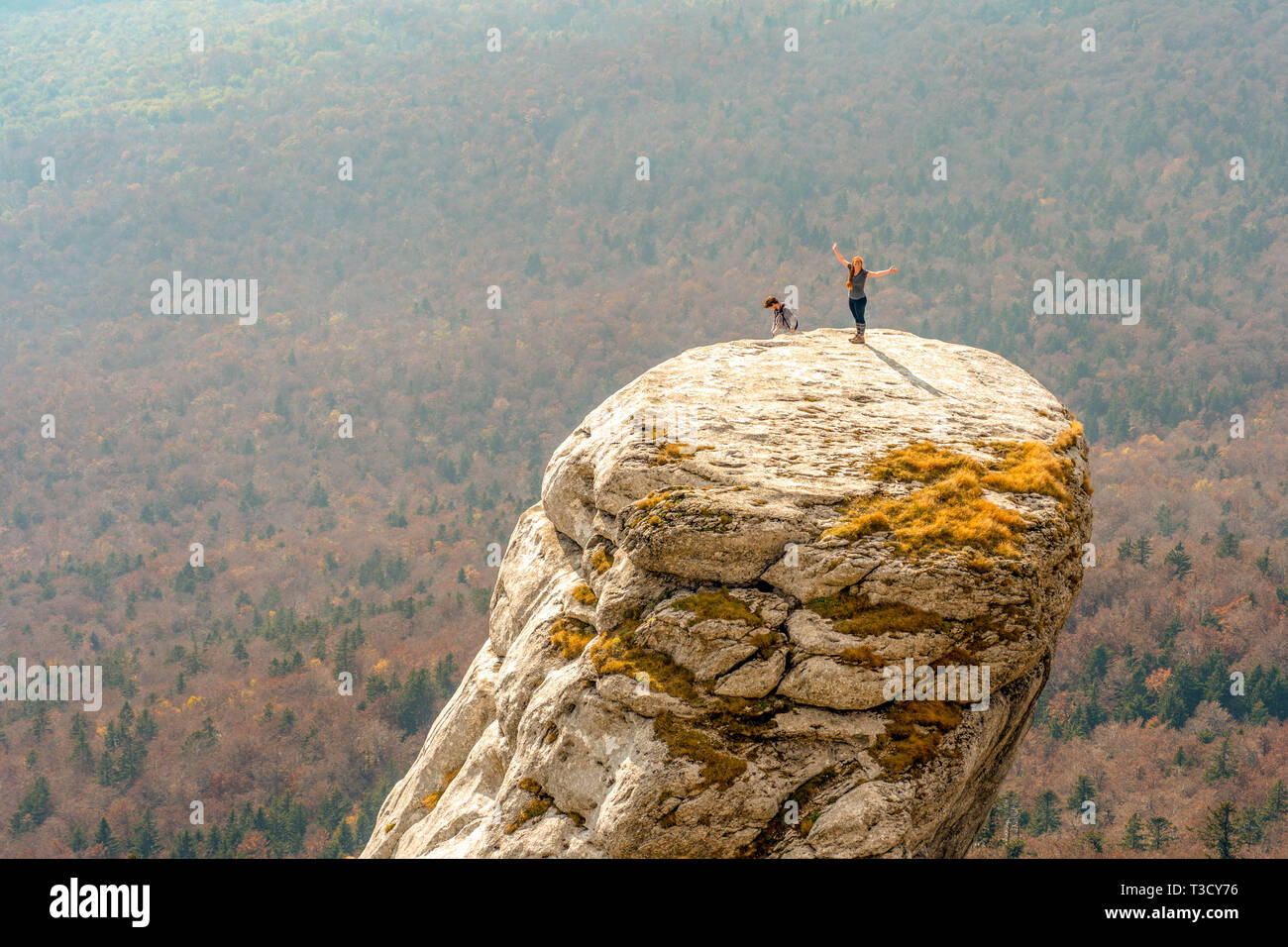 Rock stone floor cliff hi-res stock photography and images - Alamy