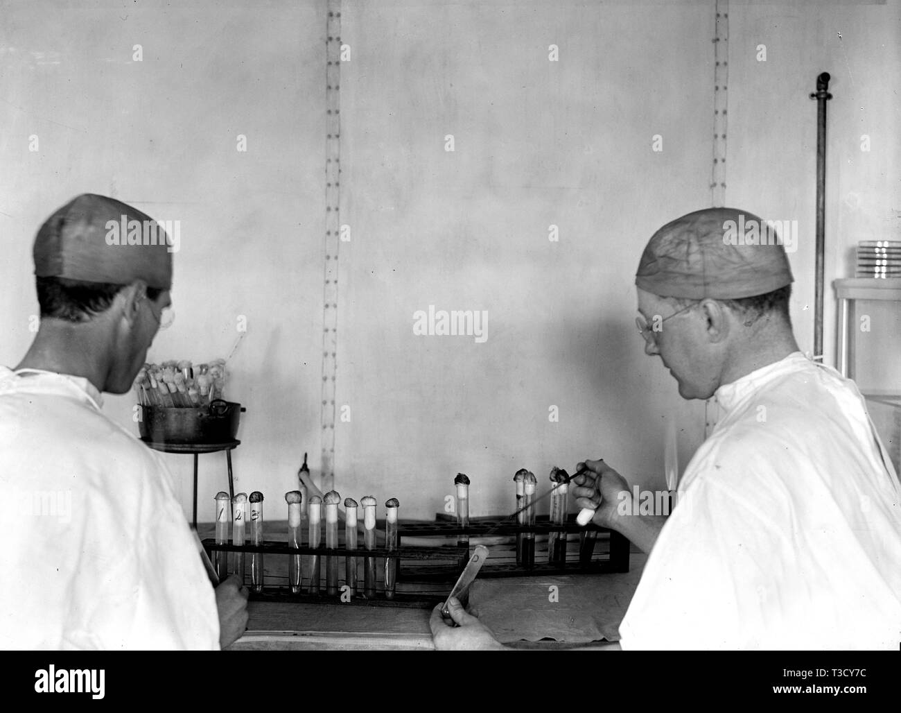 Early 1900s medical laboratory Black and White Stock Photos & Images ...