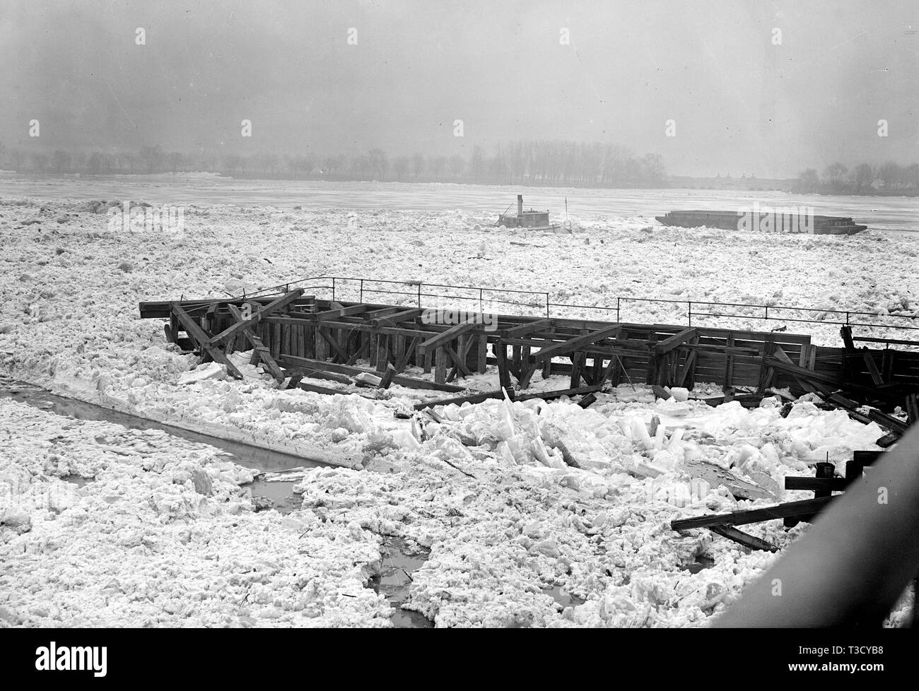 Early 1900s potomoc river ice jam hi-res stock photography and images ...