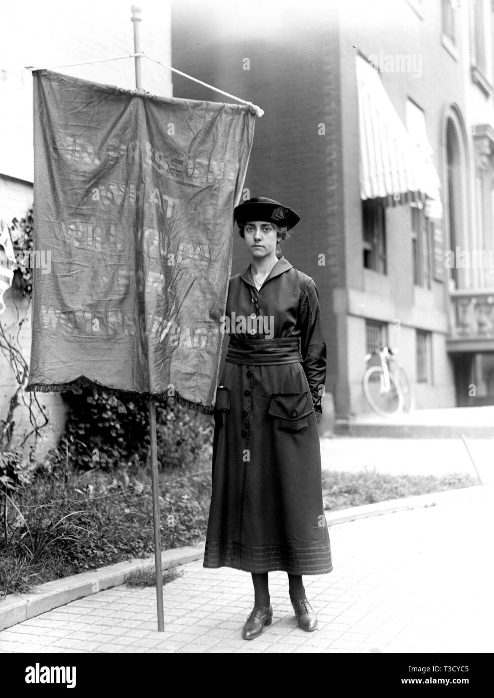 Woman Suffrage Movement - Suffragettes with banners in Washington D.C ...