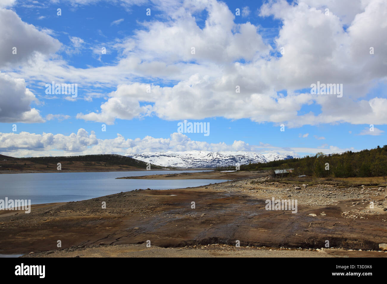 Spring arctic landscape with mountains, lake and tundra, sunny day ...