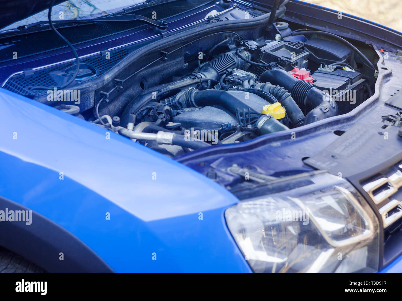 SUV car engine with hood open Stock Photo - Alamy
