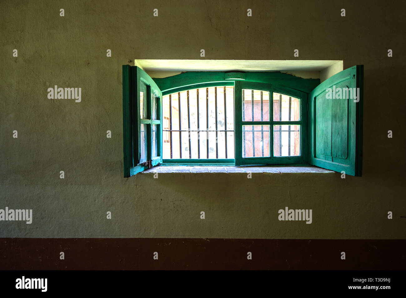 Heritage arched window hi-res stock photography and images - Alamy