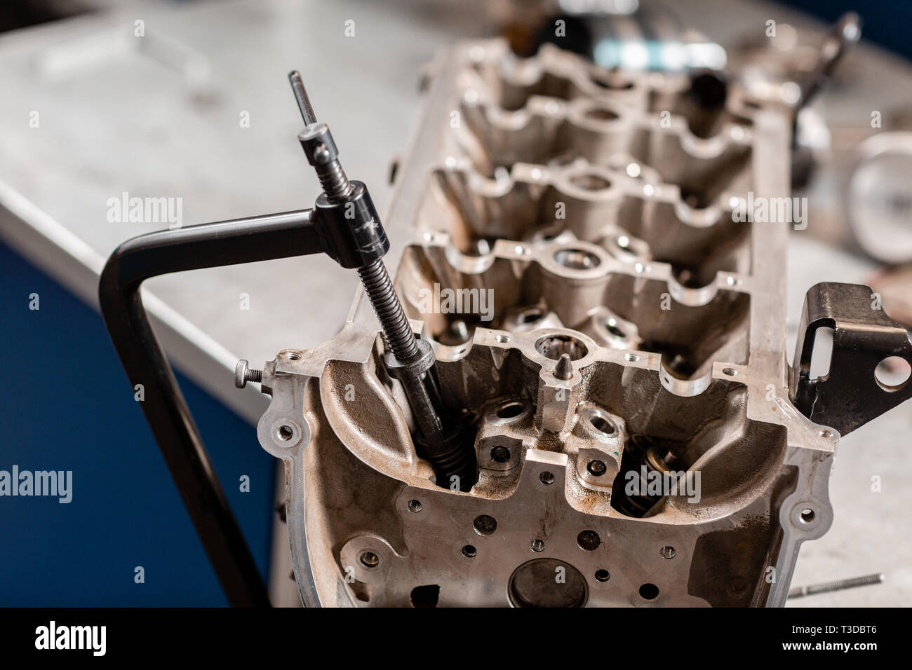 the mechanic opened the locking valve mechanism. Disassemble engine ...