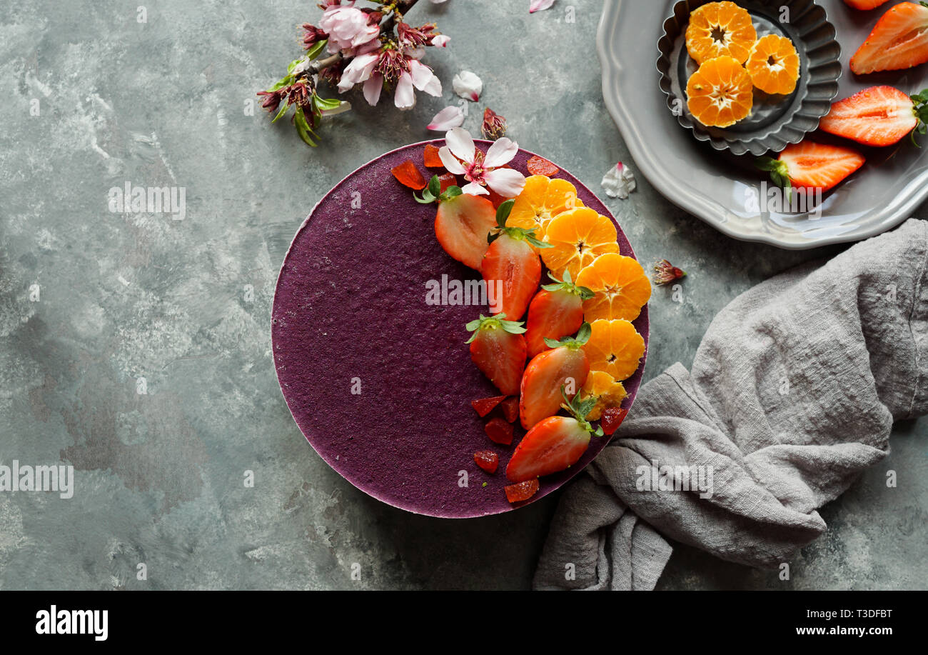 Raw vegan cake hi-res stock photography and images - Alamy