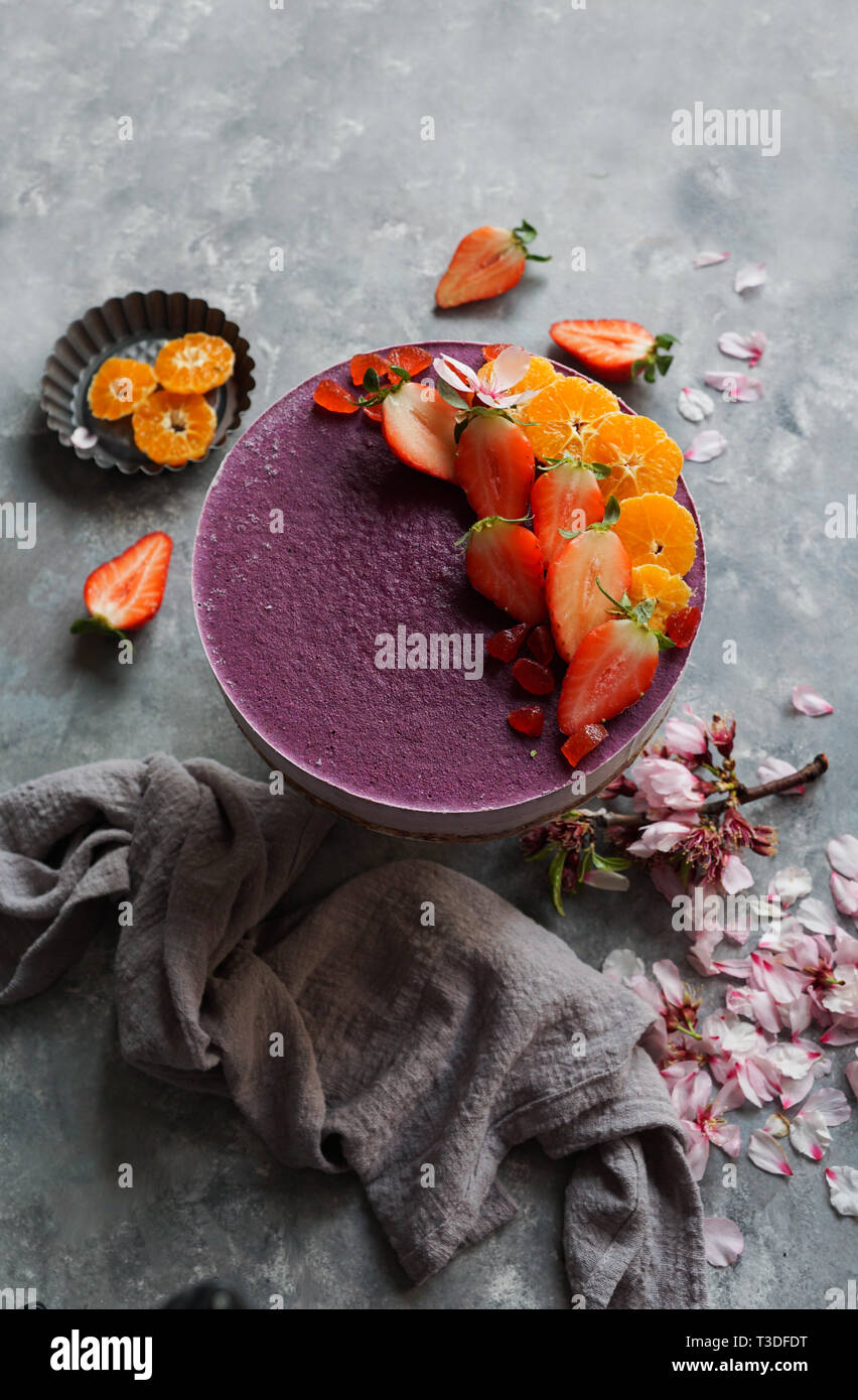 Raw vegan cake hi-res stock photography and images - Alamy