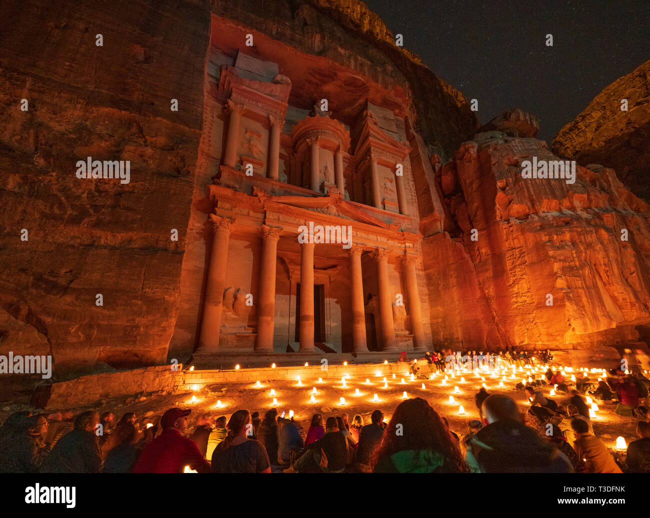 Petra By Night candlelit tourist event at The Treasury (Al Khazneh ...