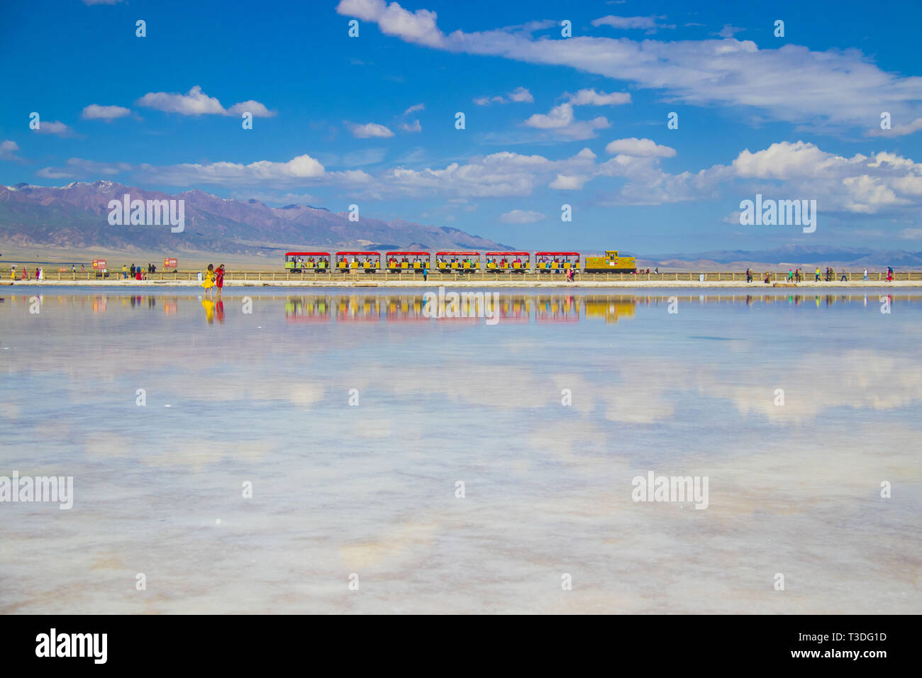 lake reflect sky Stock Photo - Alamy