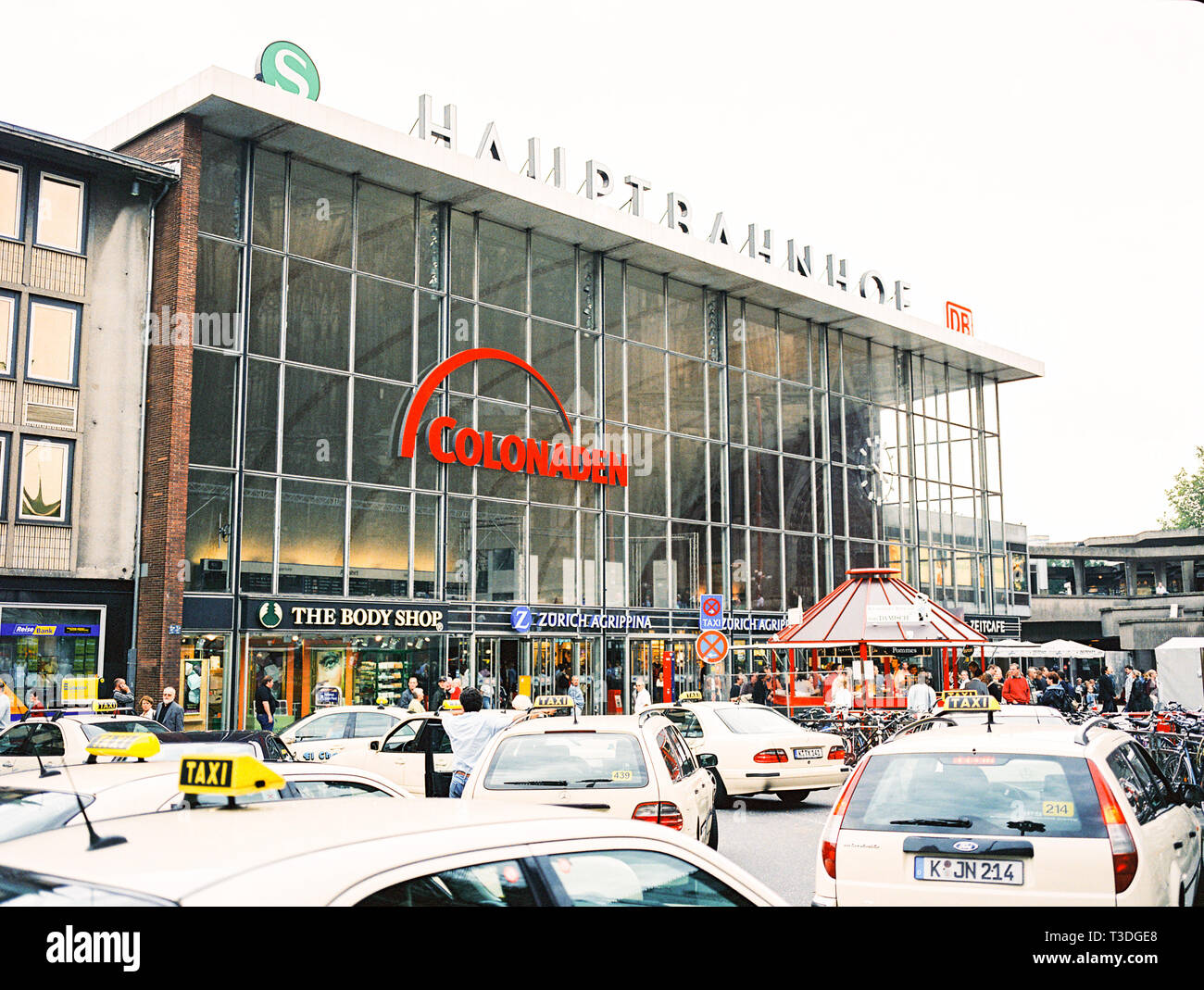 Exterior of koln hauptbahnhof hi-res stock photography and images - Alamy