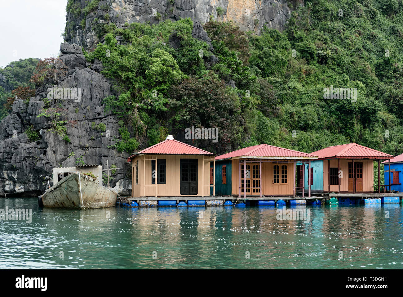 Floating village in Halong Bay, Vietnam Stock Photo - Alamy
