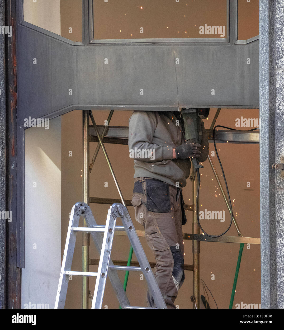Man welding a metal frame hi-res stock photography and images - Alamy