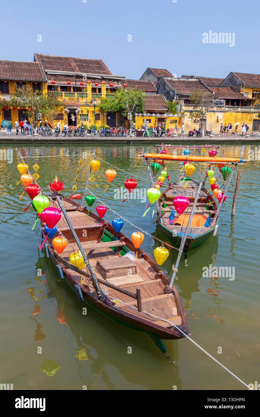 Traditional vietnamese fishing boat hi-res stock photography and images ...