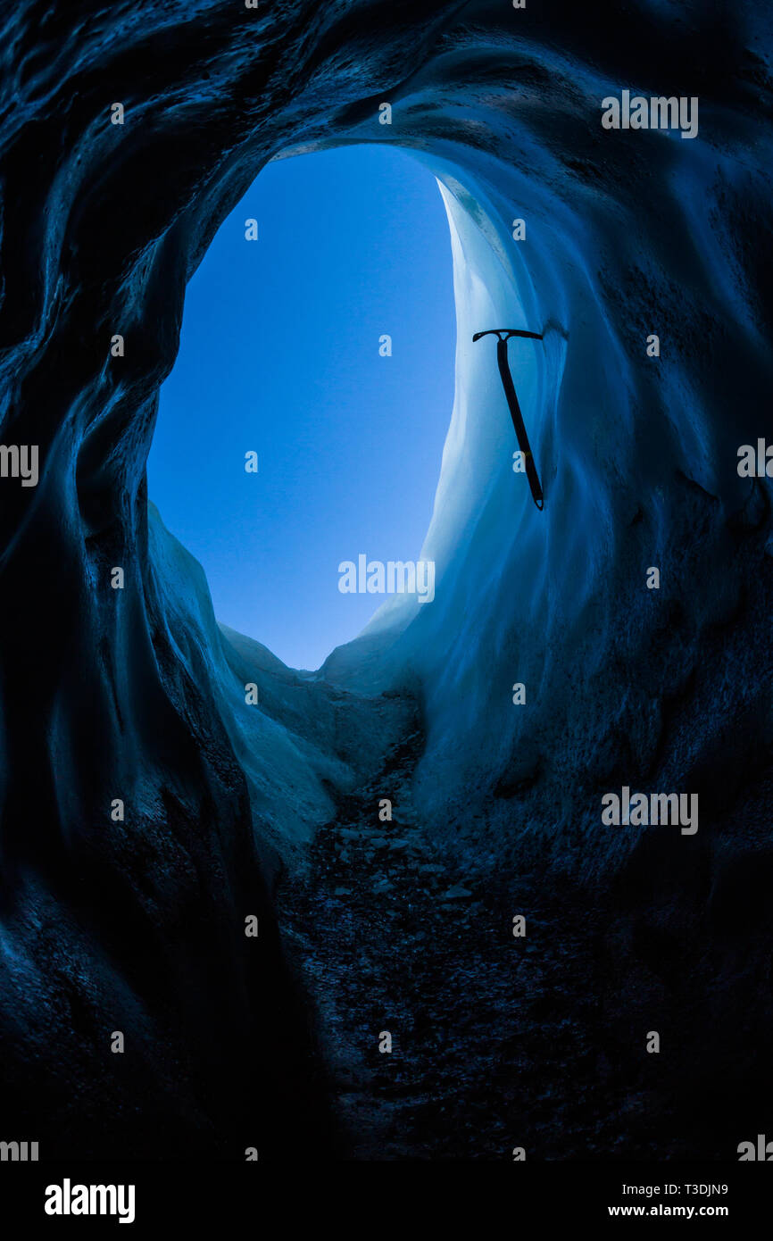 Cave climb hi-res stock photography and images - Alamy