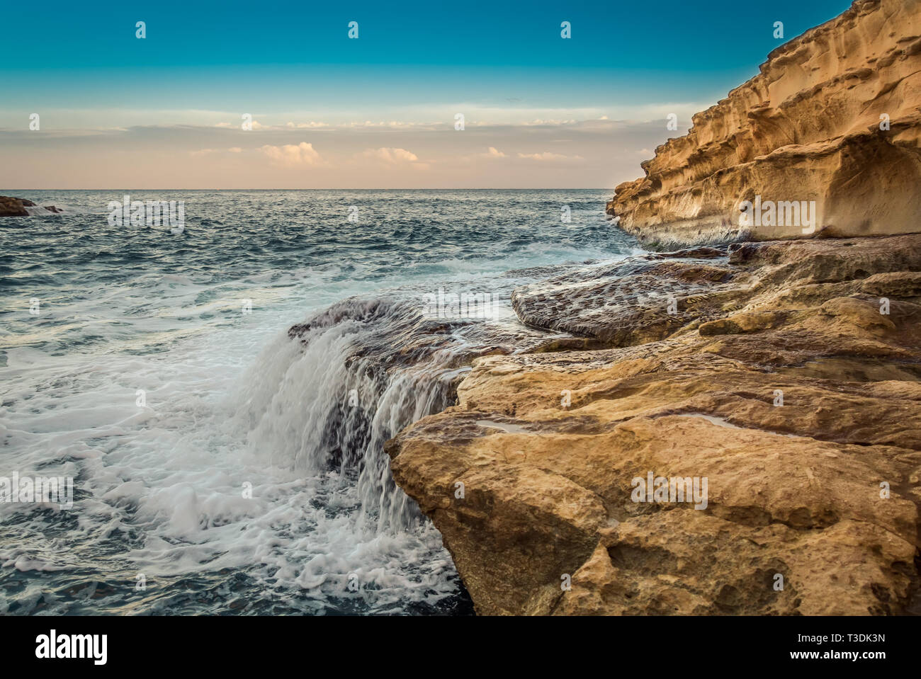 Cascade waves hi-res stock photography and images - Alamy